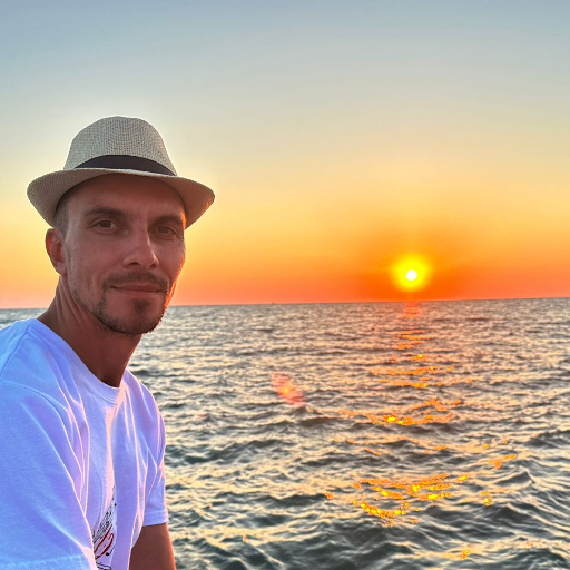 Live-Room - Andrew_Fox_0